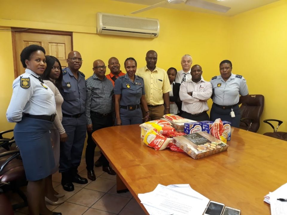 Shoprite Usave donate food items to SAPS in Soweto - Gauteng News